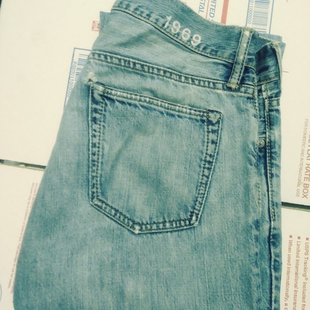 Gap 1969 Classic Stone Wash Jeans. - Gem